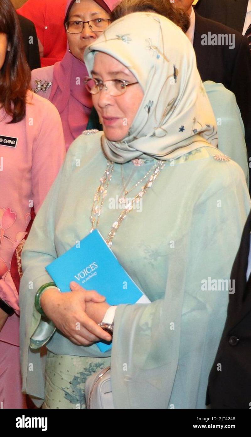 Tunku Azizah of Pahang (cropped) 1 Stock Photo - Alamy