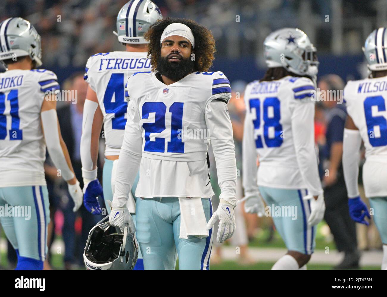 August 26 2022: Dallas Cowboys running back Ezekiel Elliott (21) before ...