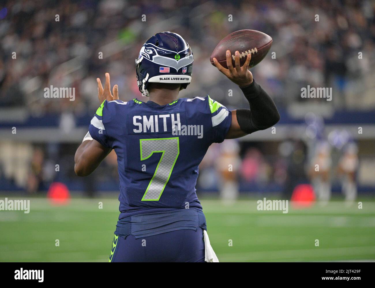 August 26 2022: Seattle Seahawks quarterback Geno Smith (7) drops back ...