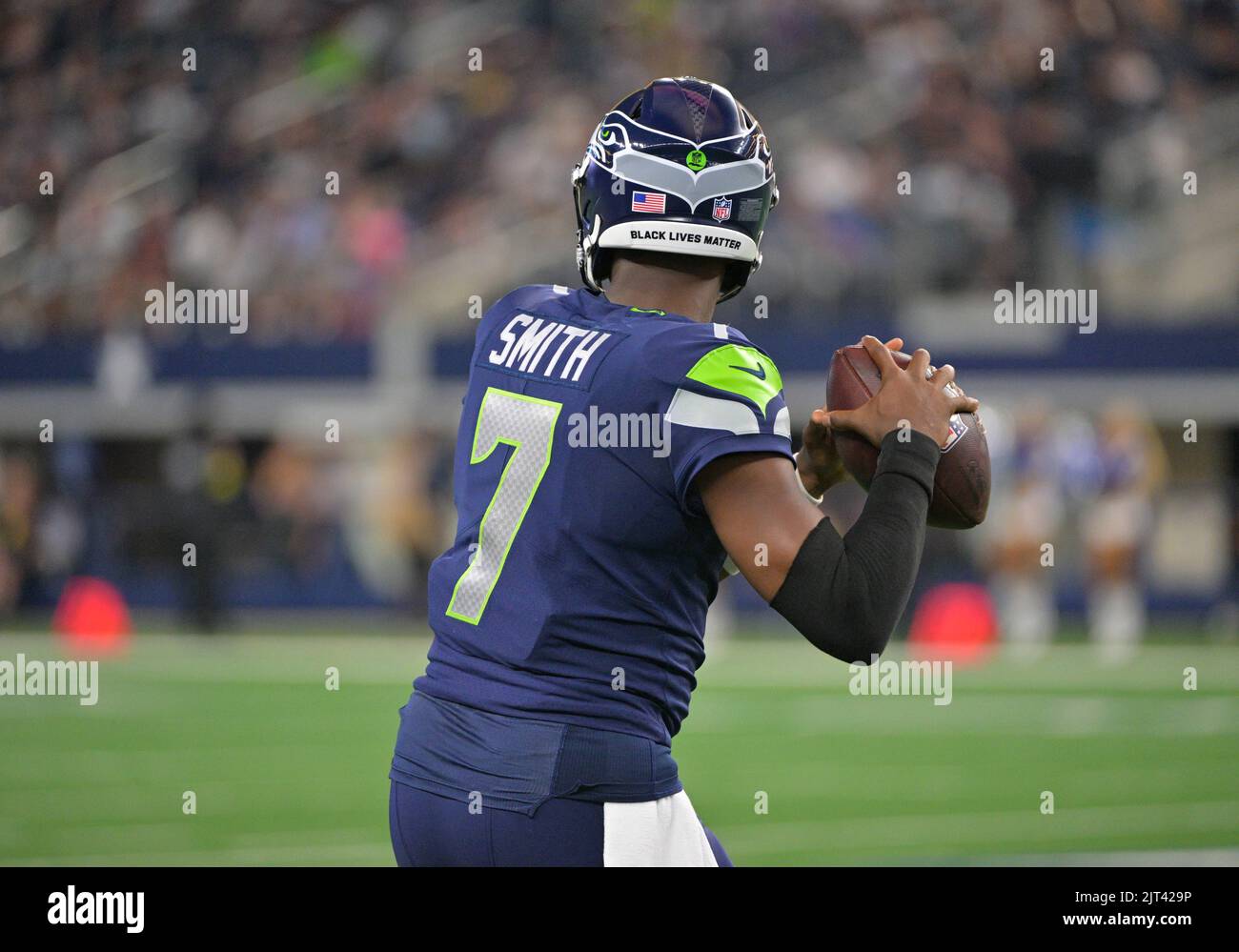 August 26 2022: Seattle Seahawks quarterback Geno Smith (7) drops back ...