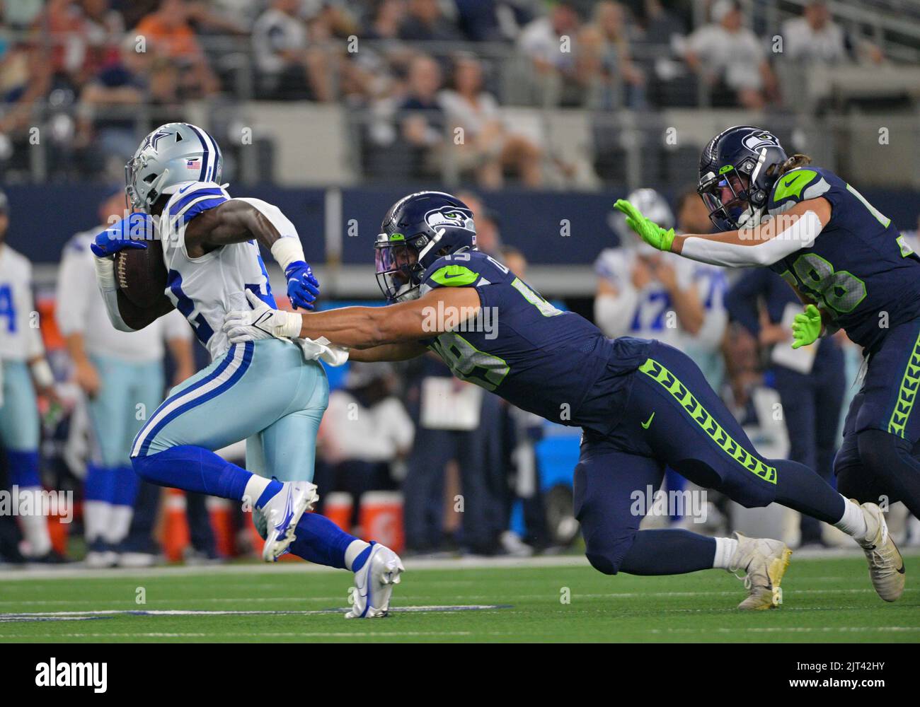 August 26 2022: Seattle Seahawks quarterback Geno Smith (7) drops back ...