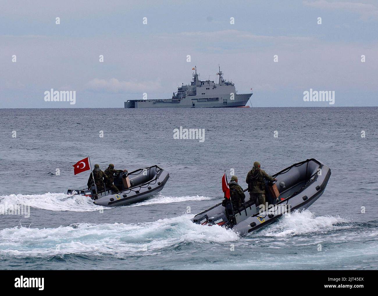 Turkish marines on F470 zodiac boats and Spanish Castilla (L-52 Stock Photo - Alamy