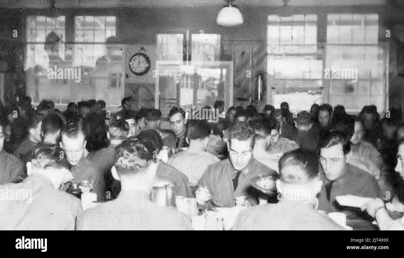 Army mess hall hi-res stock photography and images - Alamy