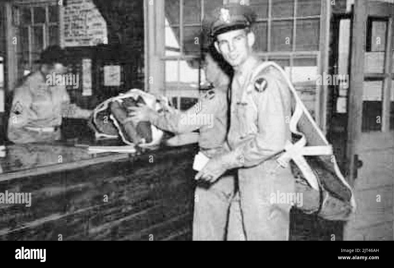 Turner Army Airfield - Parachute Issue to Cadets Stock Photo - Alamy