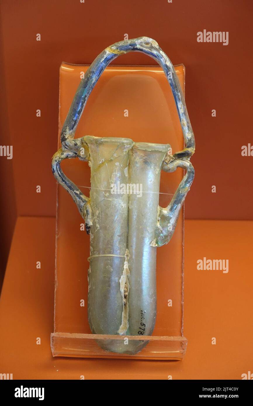 Twin-chambered flask, Syria, 3rd-4th century AD, glass Stock Photo - Alamy