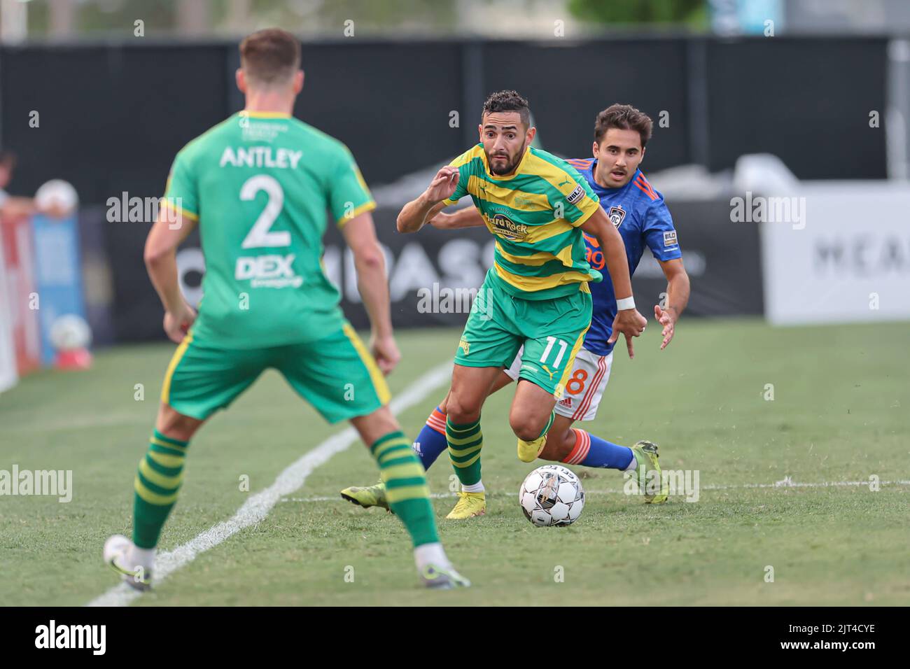 St. Petersburg, FL: Tampa Bay Rowdies midfielder Leo Fernandes (11 ...