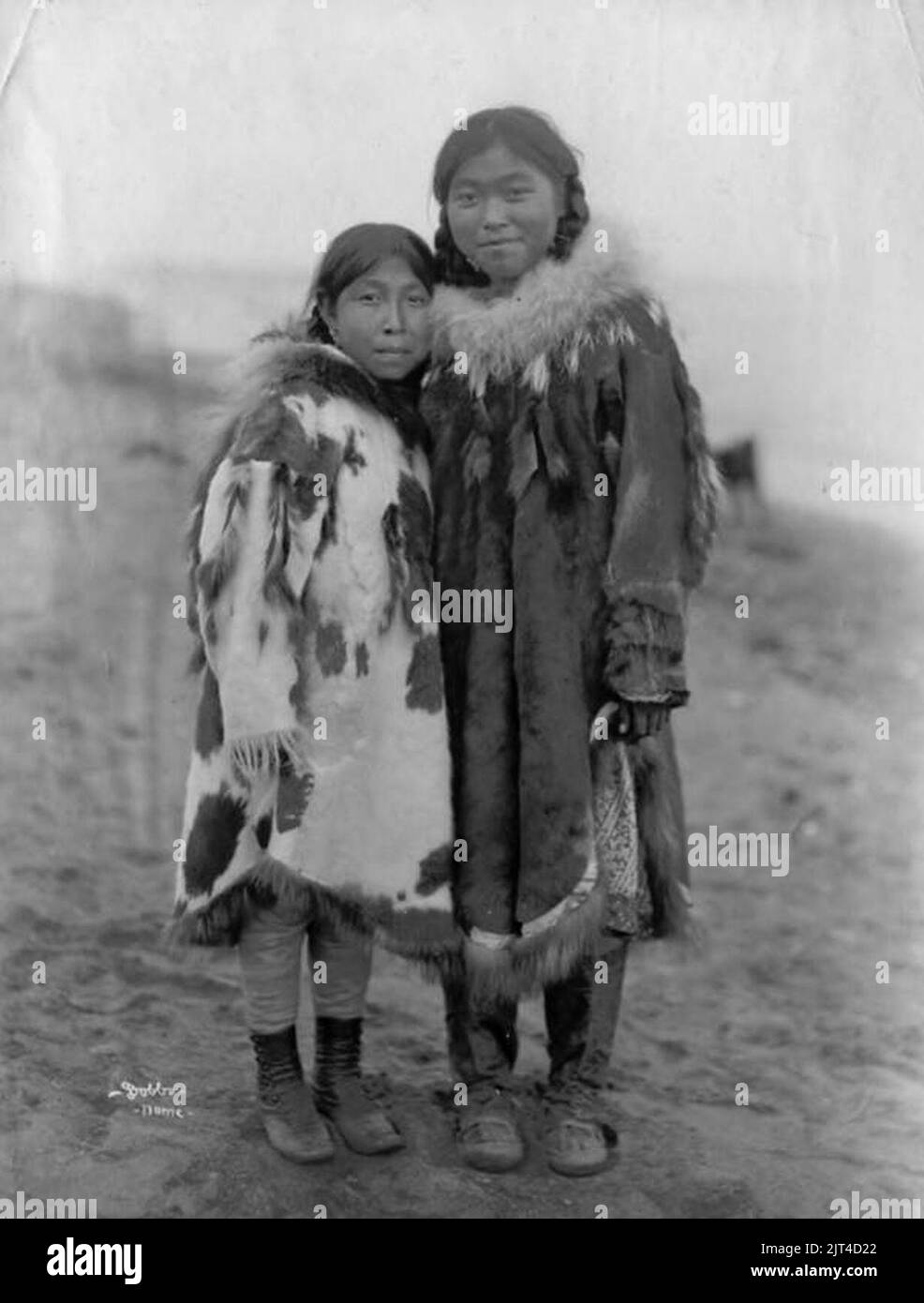 Wearing parkas hi-res stock photography and images - Alamy