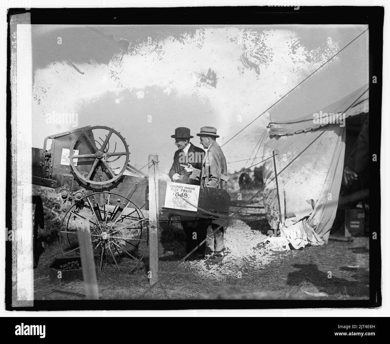 Hay press Black and White Stock Photos & Images - Alamy