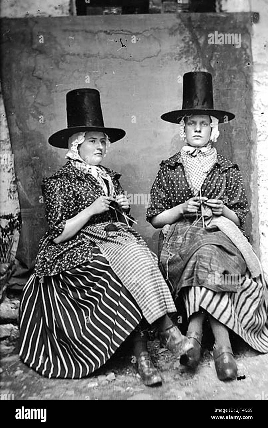 Two women in traditional dress knitting Stock Photo - Alamy