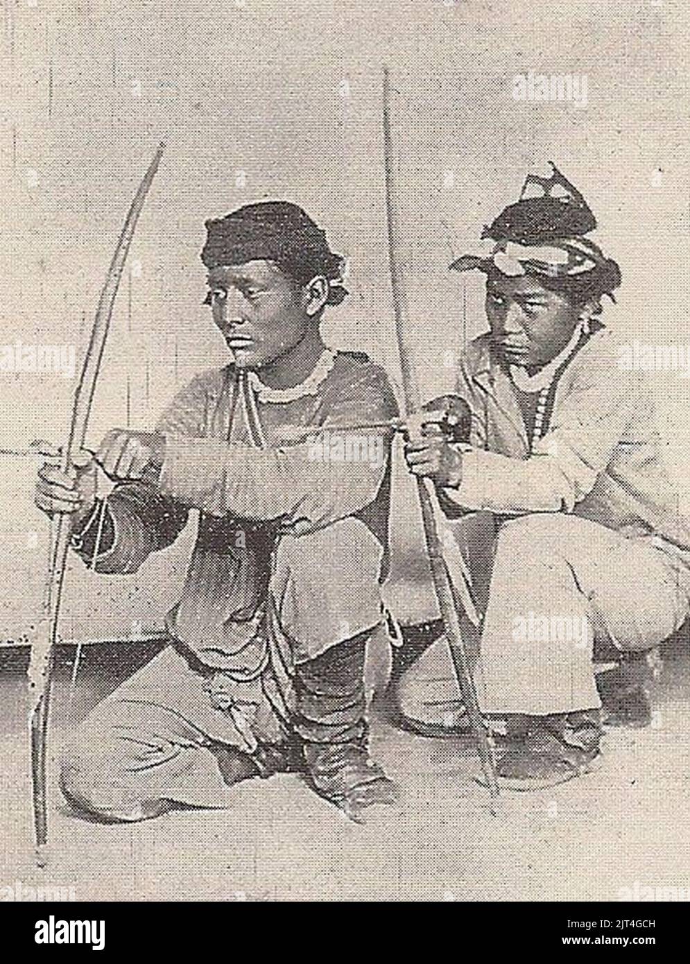 Two young Navaho with bows and arrows Stock Photo - Alamy