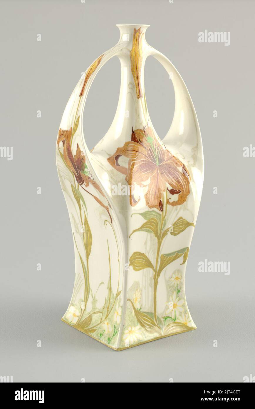 Two handled vase hi-res stock photography and images - Alamy