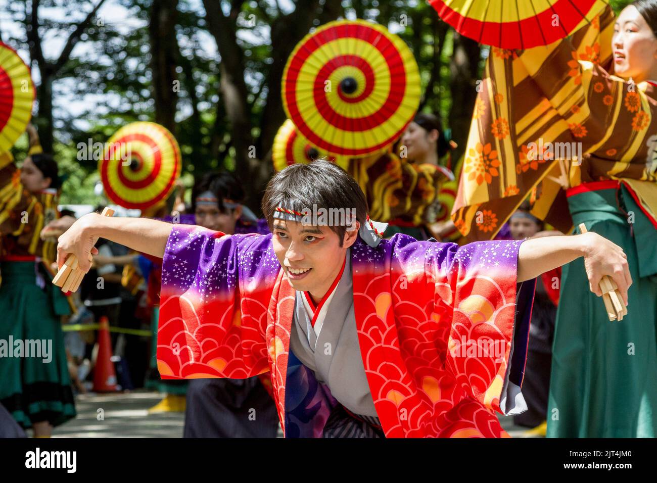 Tokyo, Japan. 27th Aug, 2022. A Japanese man performs at the Harajuku ...