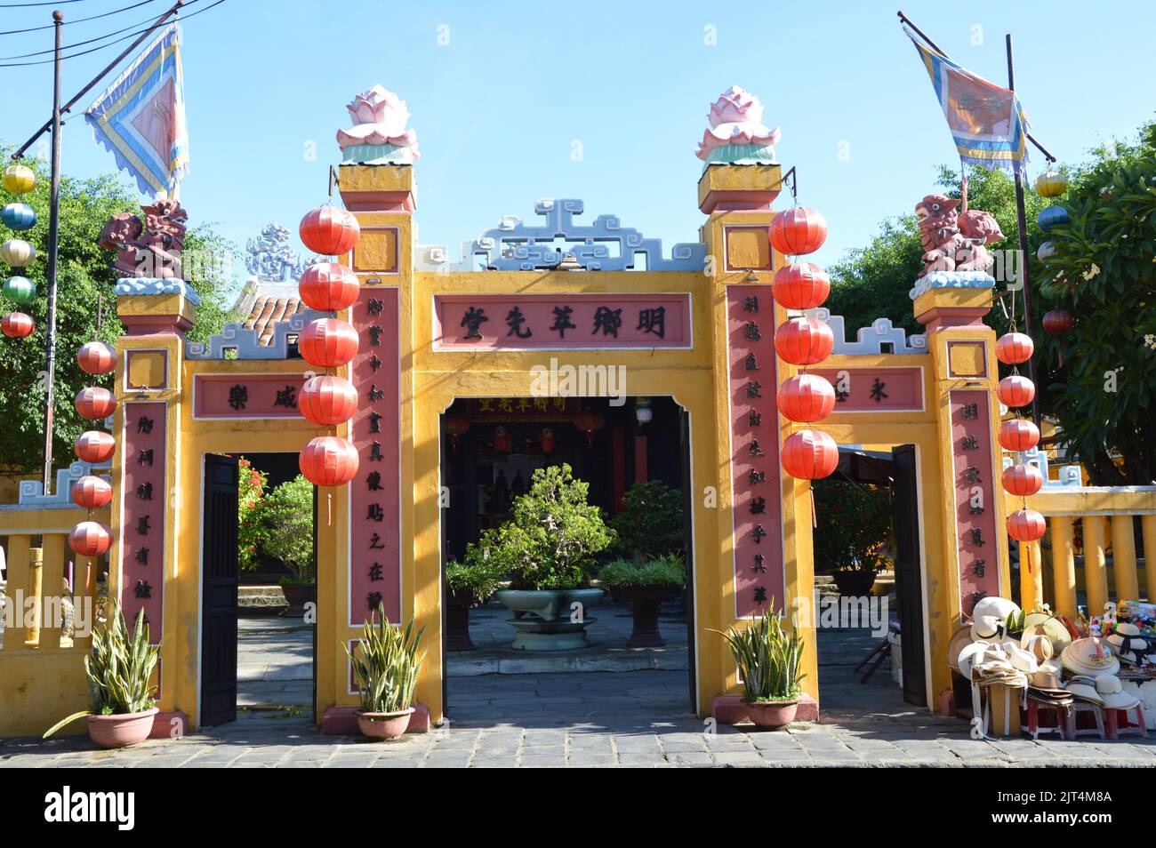 Temple gates hi-res stock photography and images - Alamy