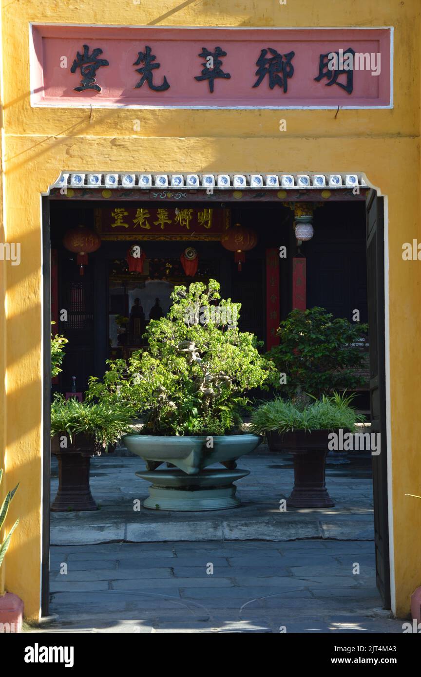 Chinese Temple Gates Stock Photo - Alamy
