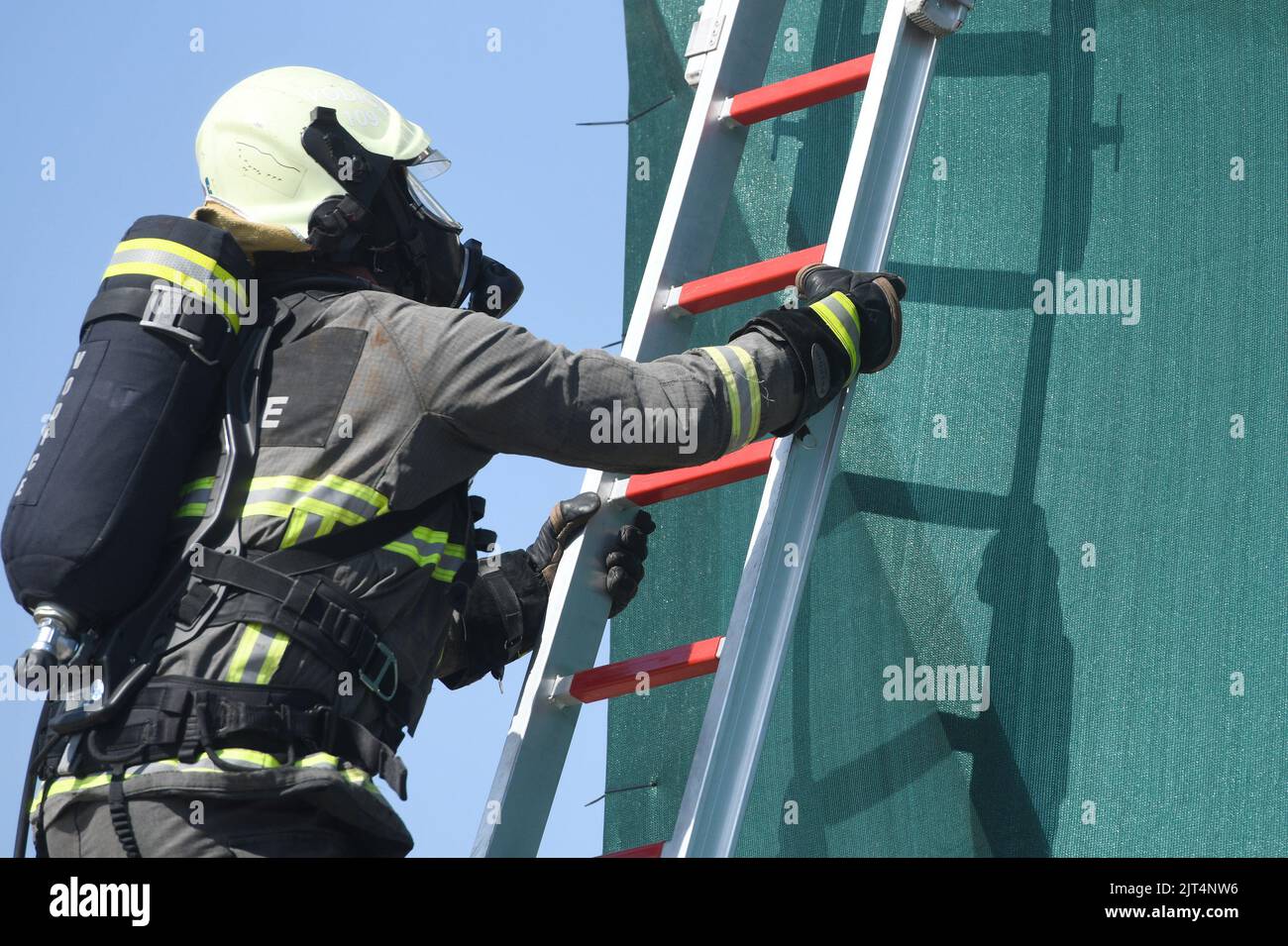 Memorial firefighting competition hi-res stock photography and images ...