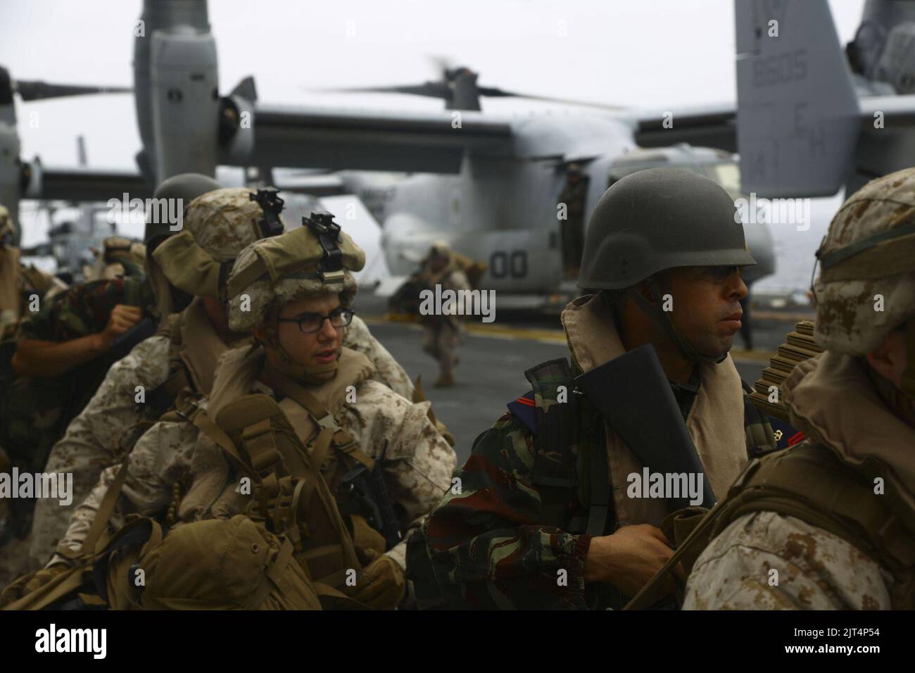 U.S Marines Onload to The USS Wasp for Deployment (28022865790 Stock ...