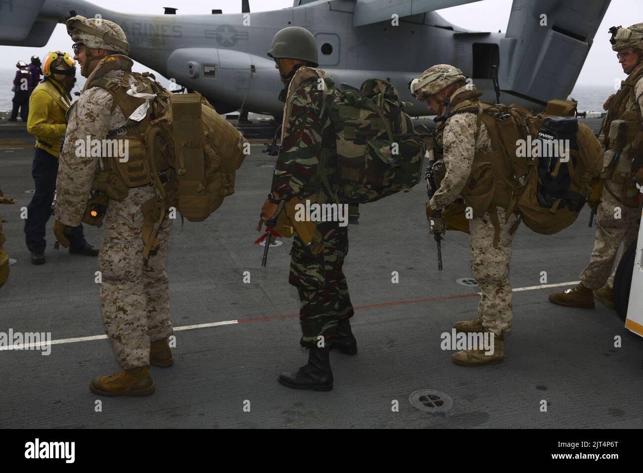 U.S Marines Onload to The USS Wasp for Deployment (28270303086 Stock ...