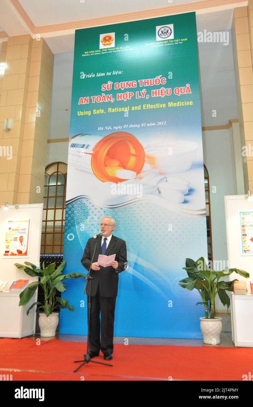 U.S. Ambassador David Shear opens safe medicine exhibition in Hanoi ...