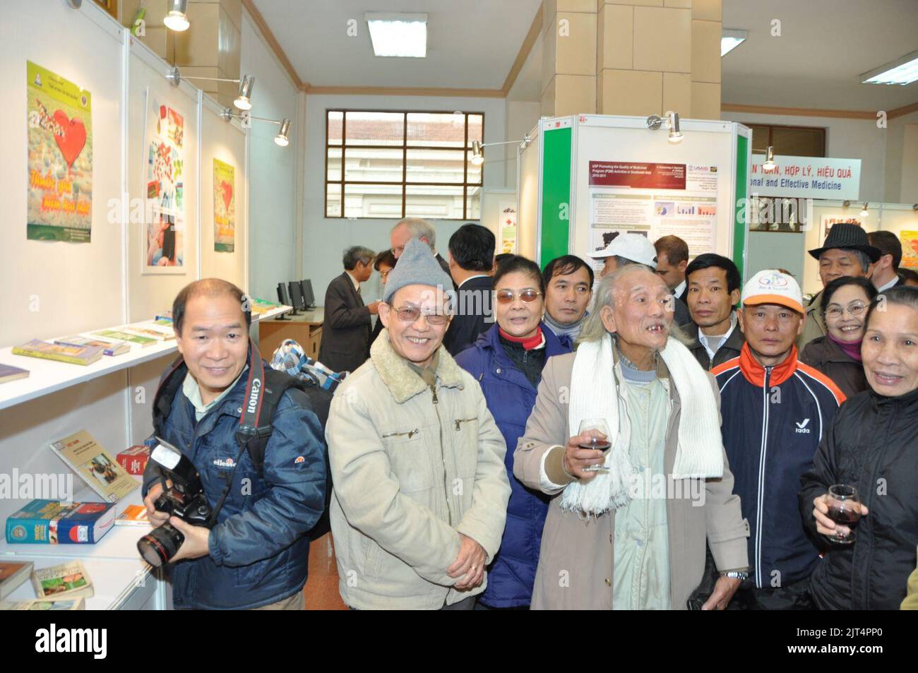 U.S. Ambassador David Shear opens safe medicine exhibition in Hanoi ...
