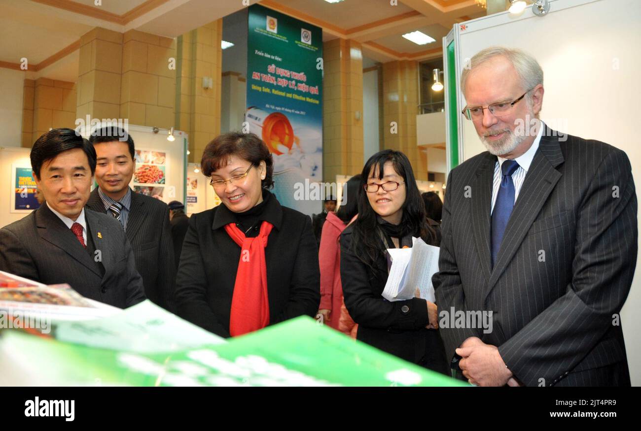 U.S. Ambassador David Shear opens safe medicine exhibition in Hanoi ...