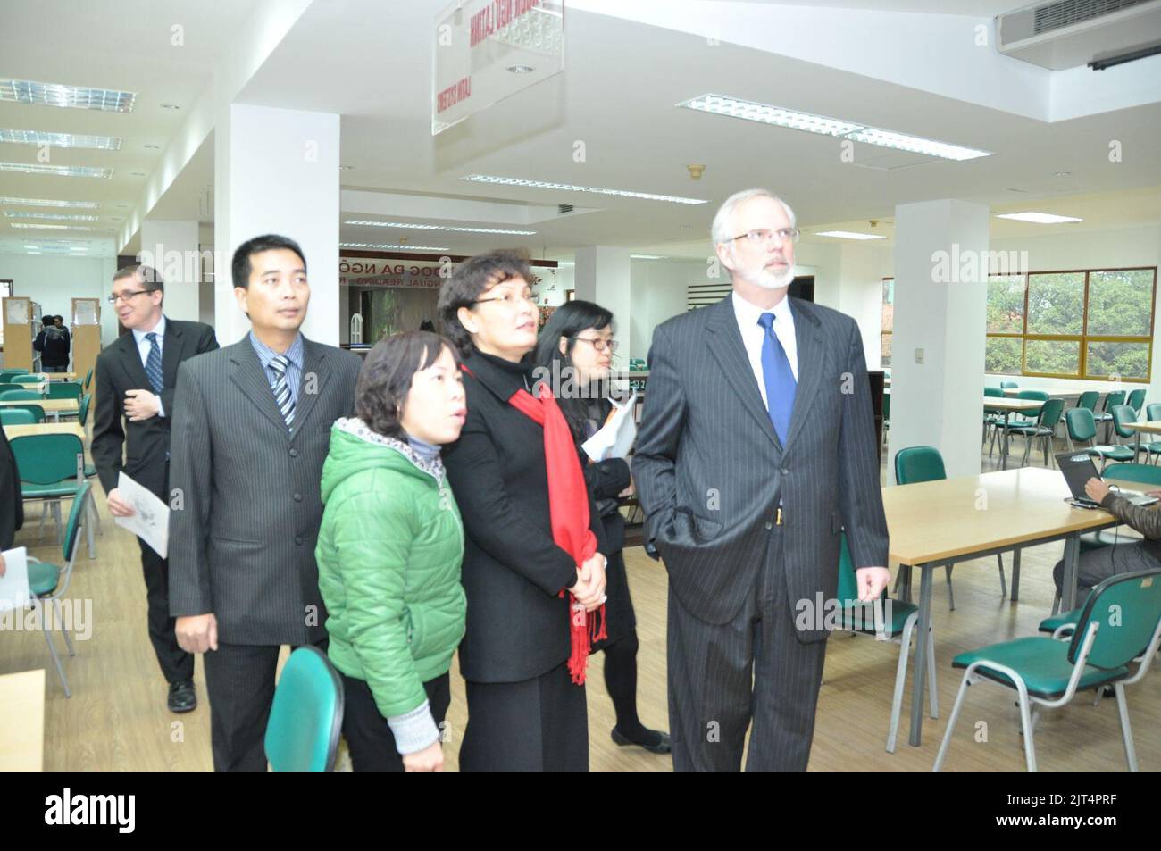 U.S. Ambassador David Shear opens safe medicine exhibition in Hanoi ...