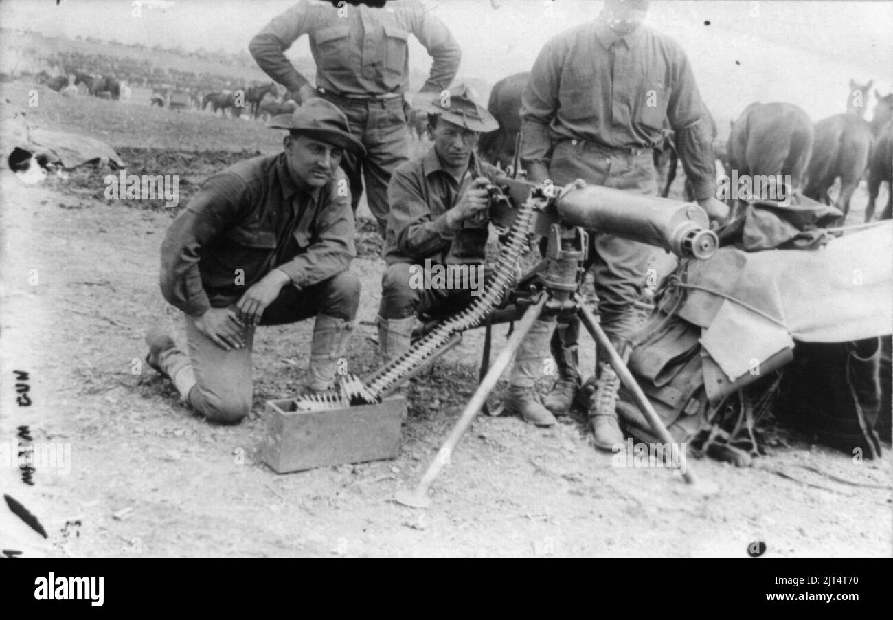 U.S. Army 1911 maneuvers in Texas- Maxim machine gun & crew Stock Photo ...