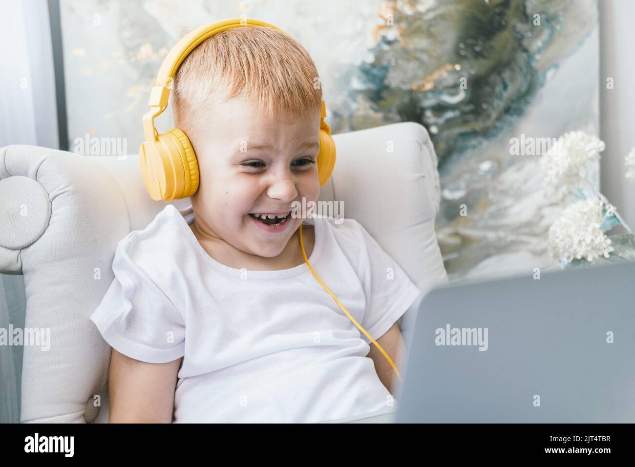 Language lab headphones hi-res stock photography and images - Alamy