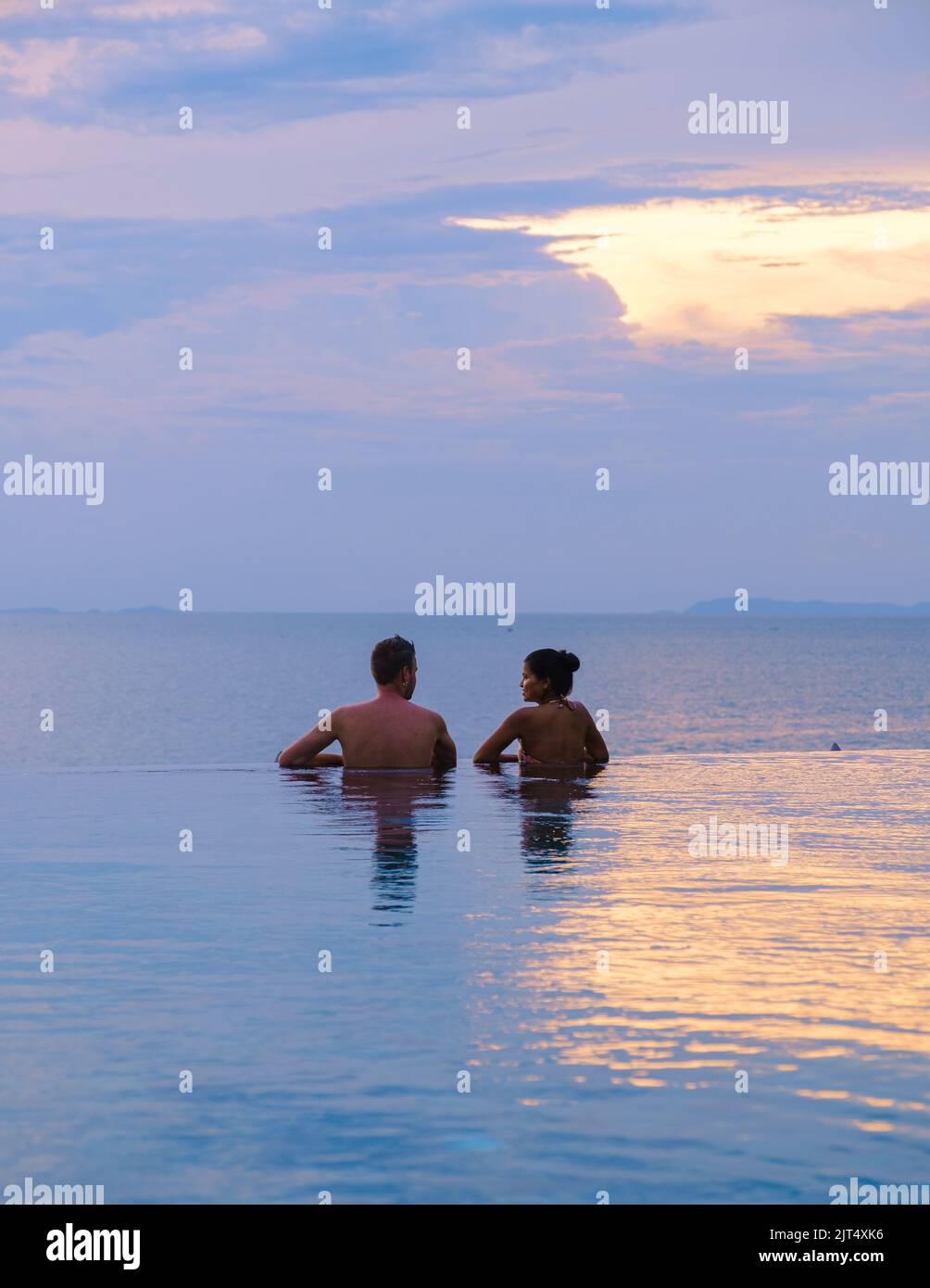 Infintity pool hi-res stock photography and images - Alamy