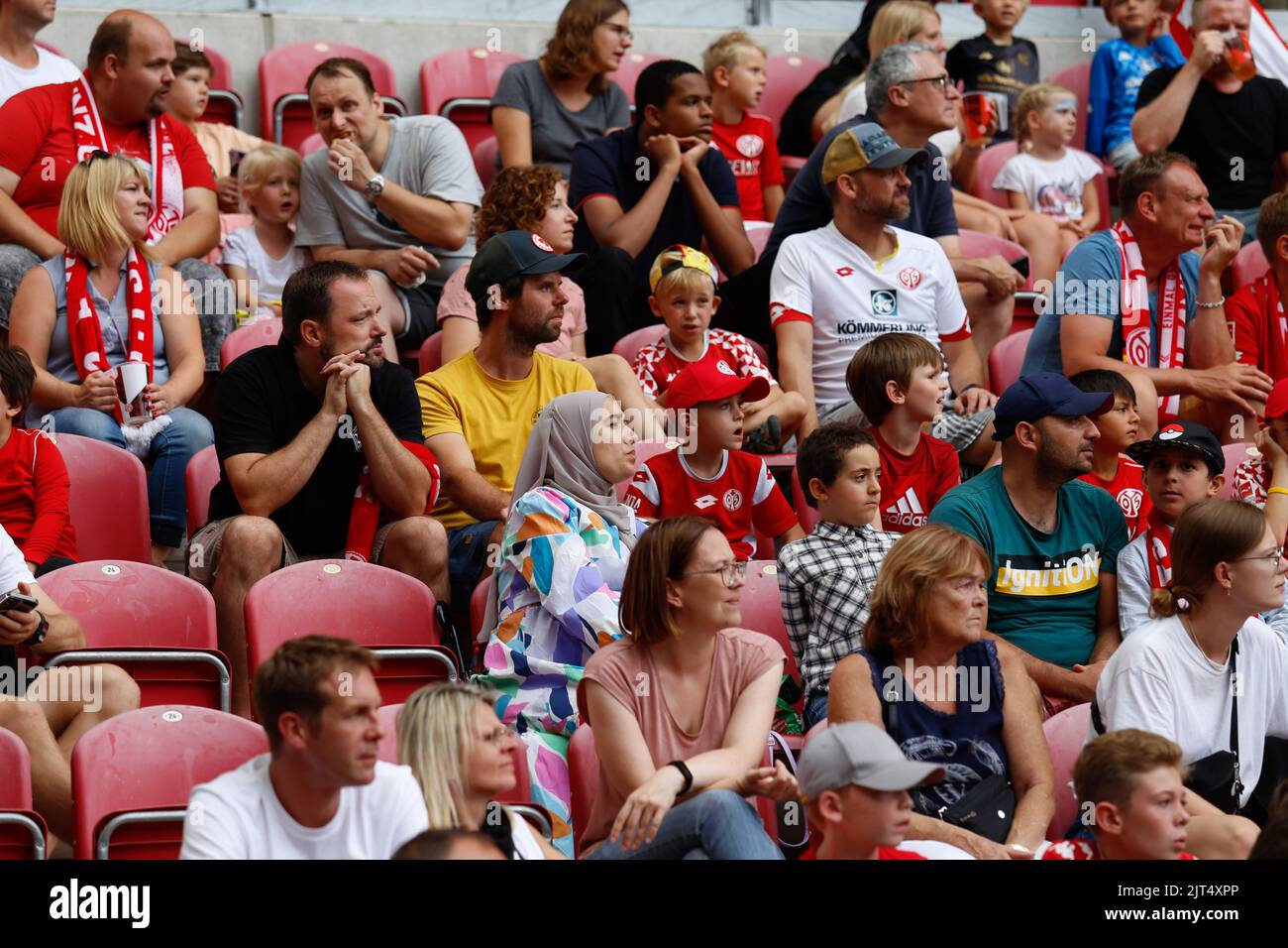 Mainz, Germany. 27th Aug, 2022. Fans of Mainz seen during the match ...