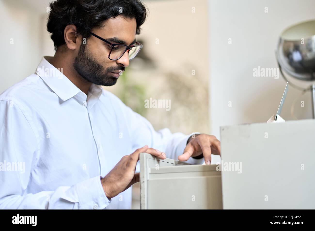 Man arrange paper file hi-res stock photography and images - Alamy