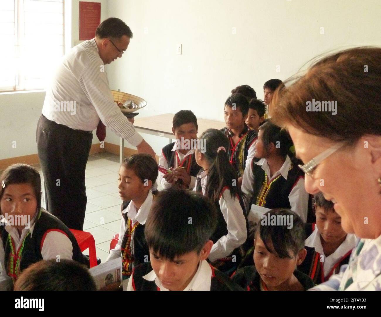 U.S. Deputy Chief of Mission Claire Pierangelo and Consul General Le ...