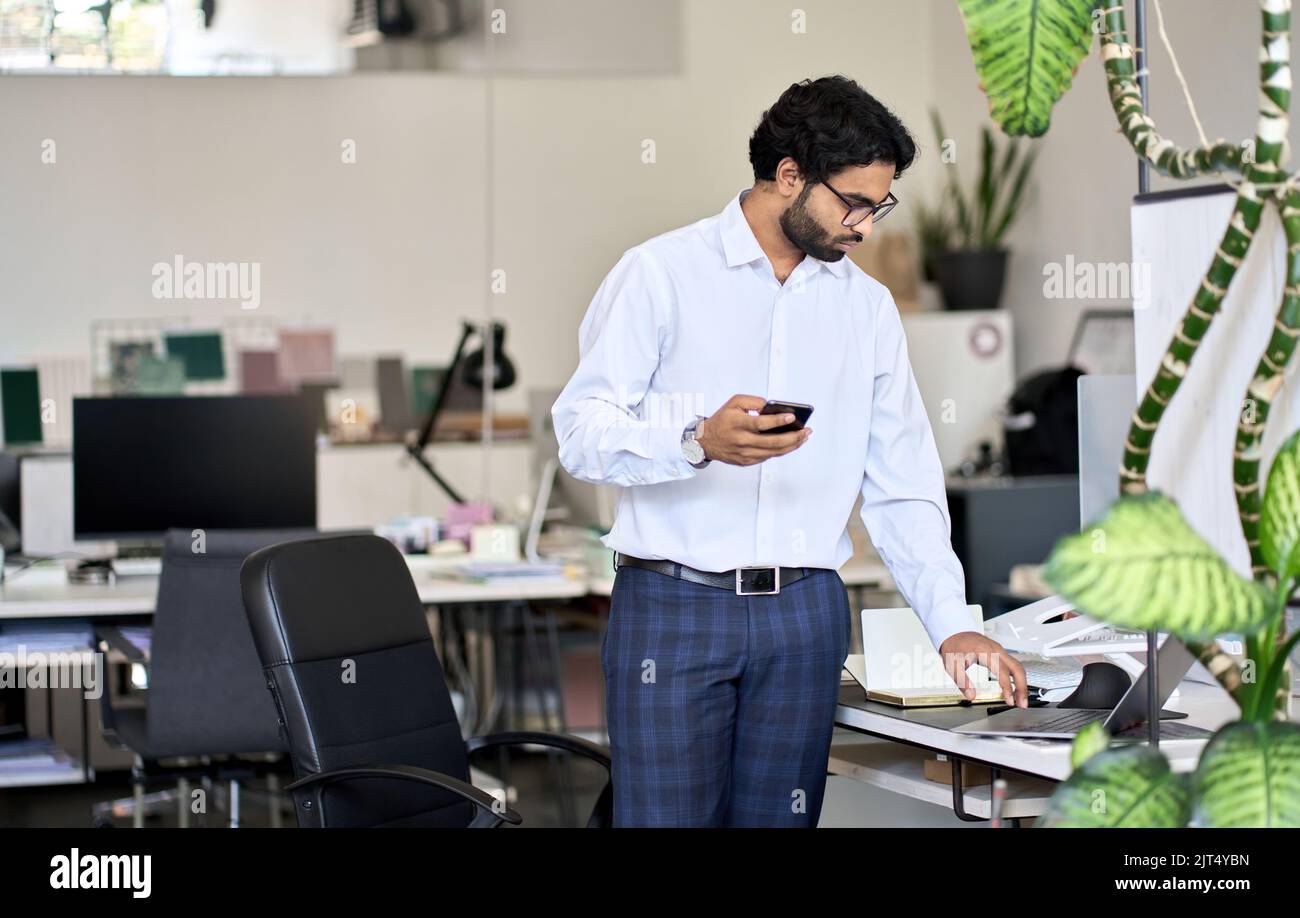 Office worker male hi-res stock photography and images - Alamy