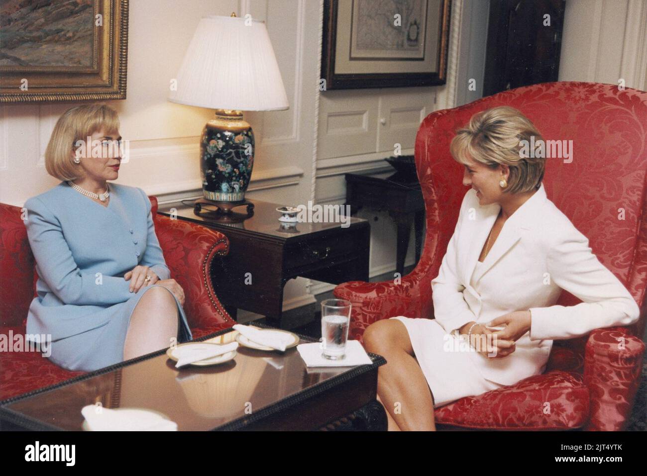 U.S. First Lady Hillary Clinton met with Princess Diana Stock Photo - Alamy