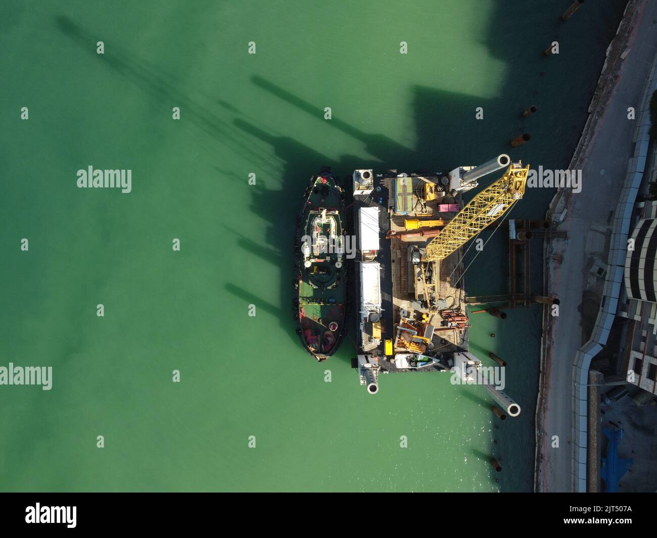 Floating work platform barge crane hi-res stock photography and images ...