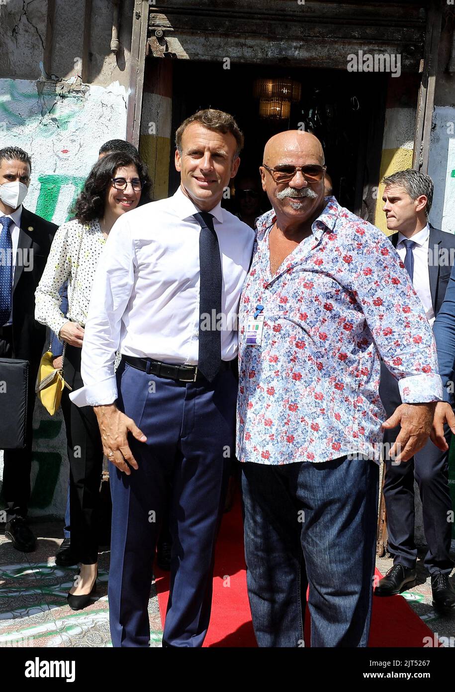 Le président de la République française, Emmanuel Macron, accompagné de ...