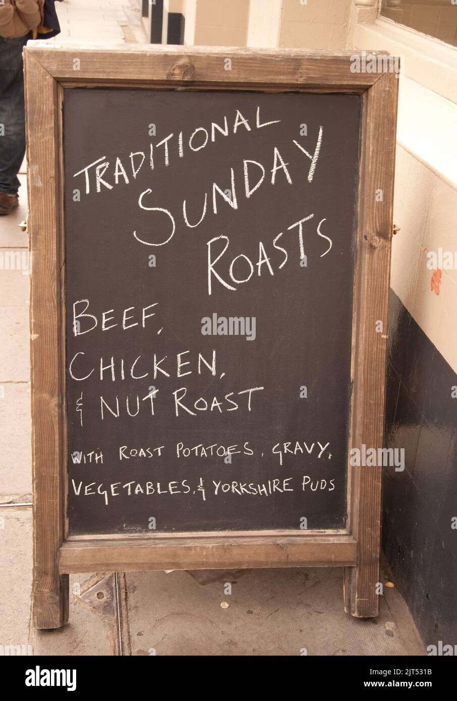 Sign for Traditional Sunday Roast Lunch, Portobello Road Market, London ...