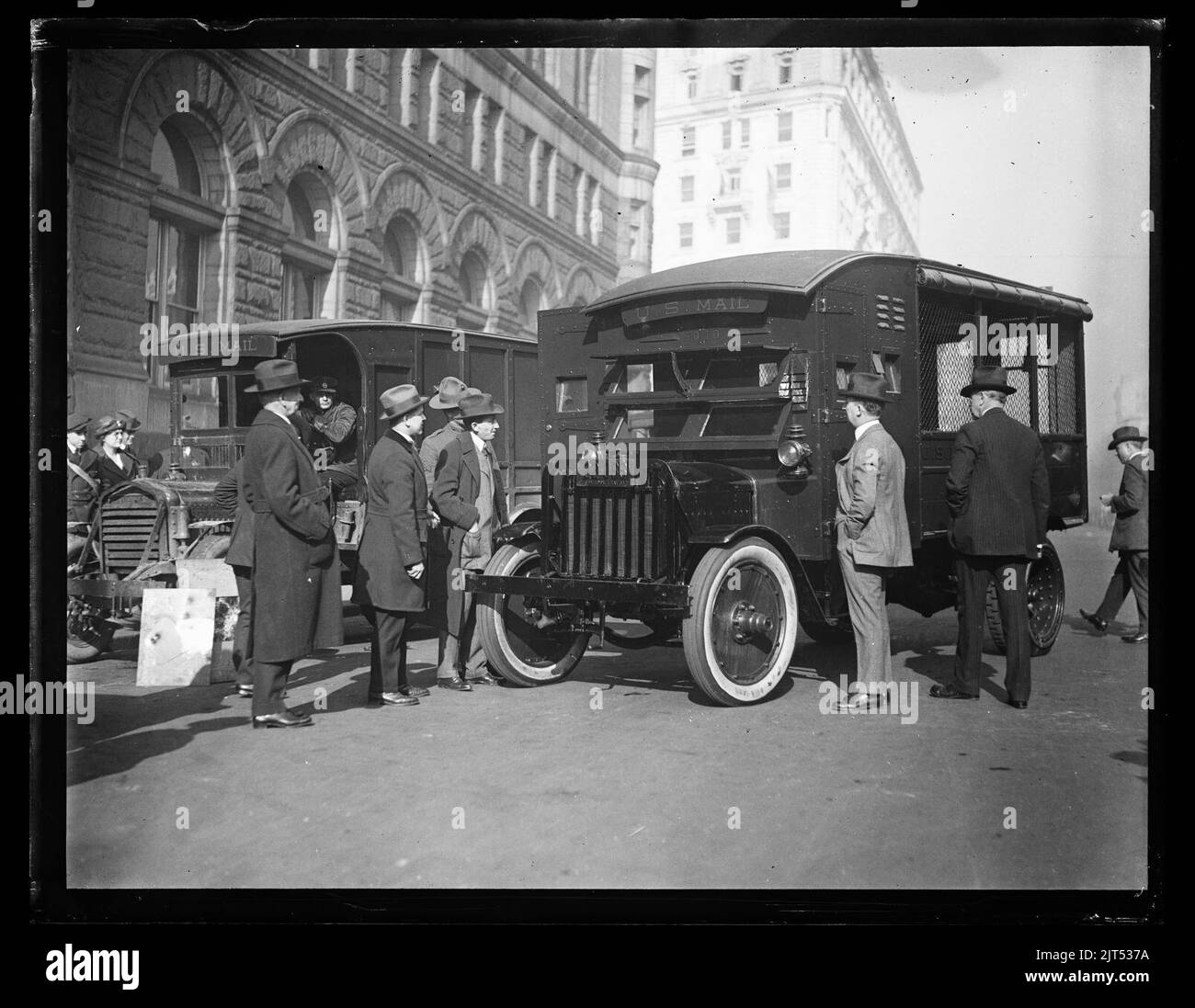 U s mail trucks hi-res stock photography and images - Alamy