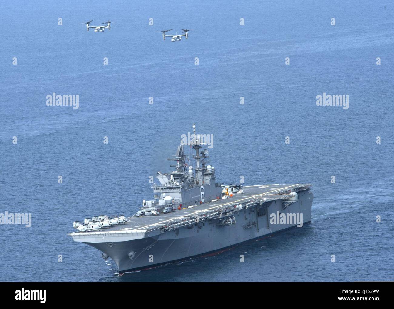 U.S. Marine Corps MV-22 Osprey tiltrotor aircraft attached to Marine ...