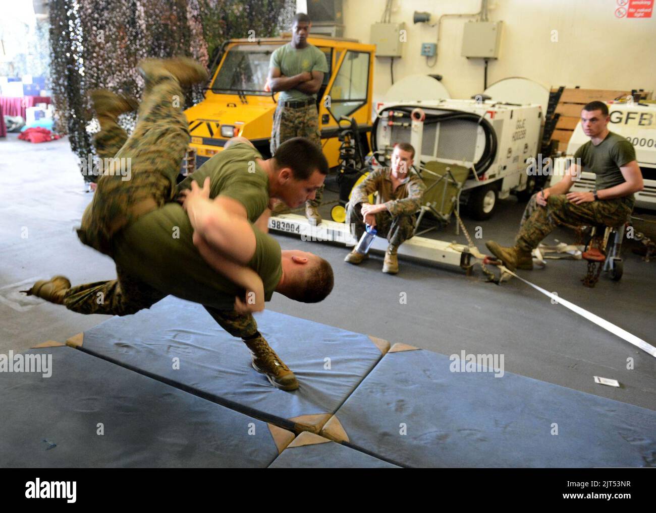 Royal navy amphibious transport dock hi-res stock photography and ...