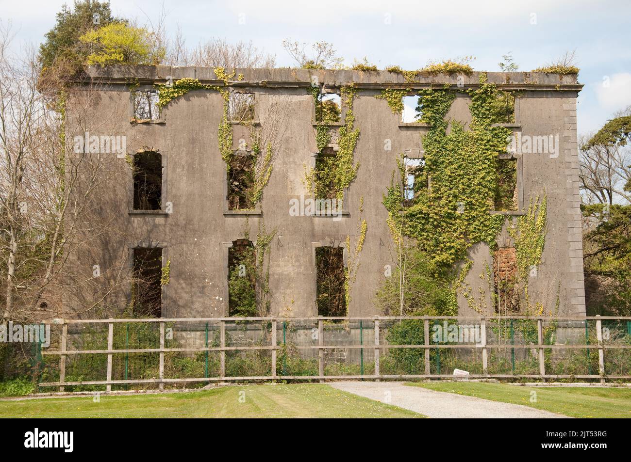 Ruined building - Woodstock House, Inistioge, Co. Kilkenny, Eire. The ...