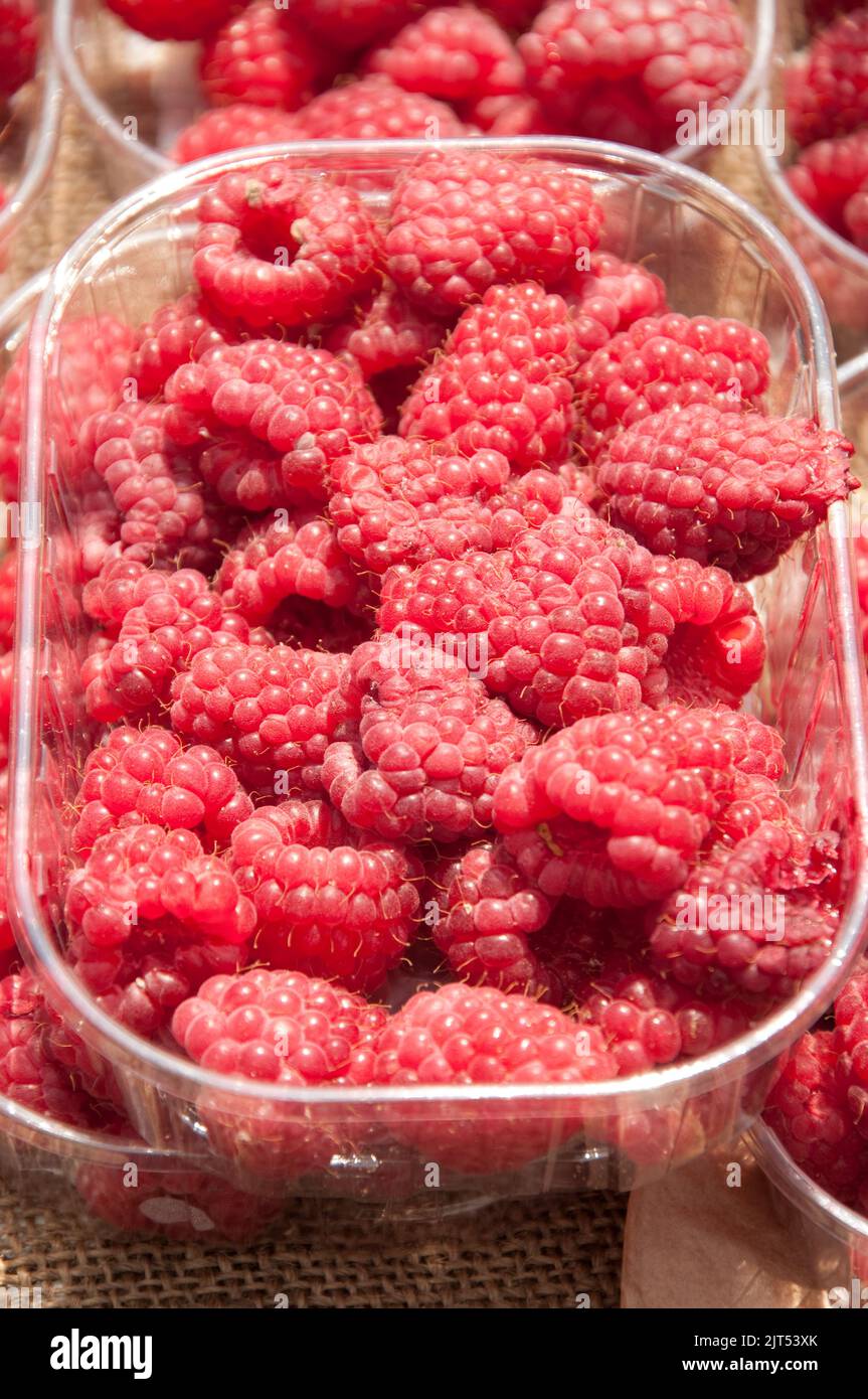 Raspberries, Notting Hill Farmers' Market, Notting Hill Gate, London ...