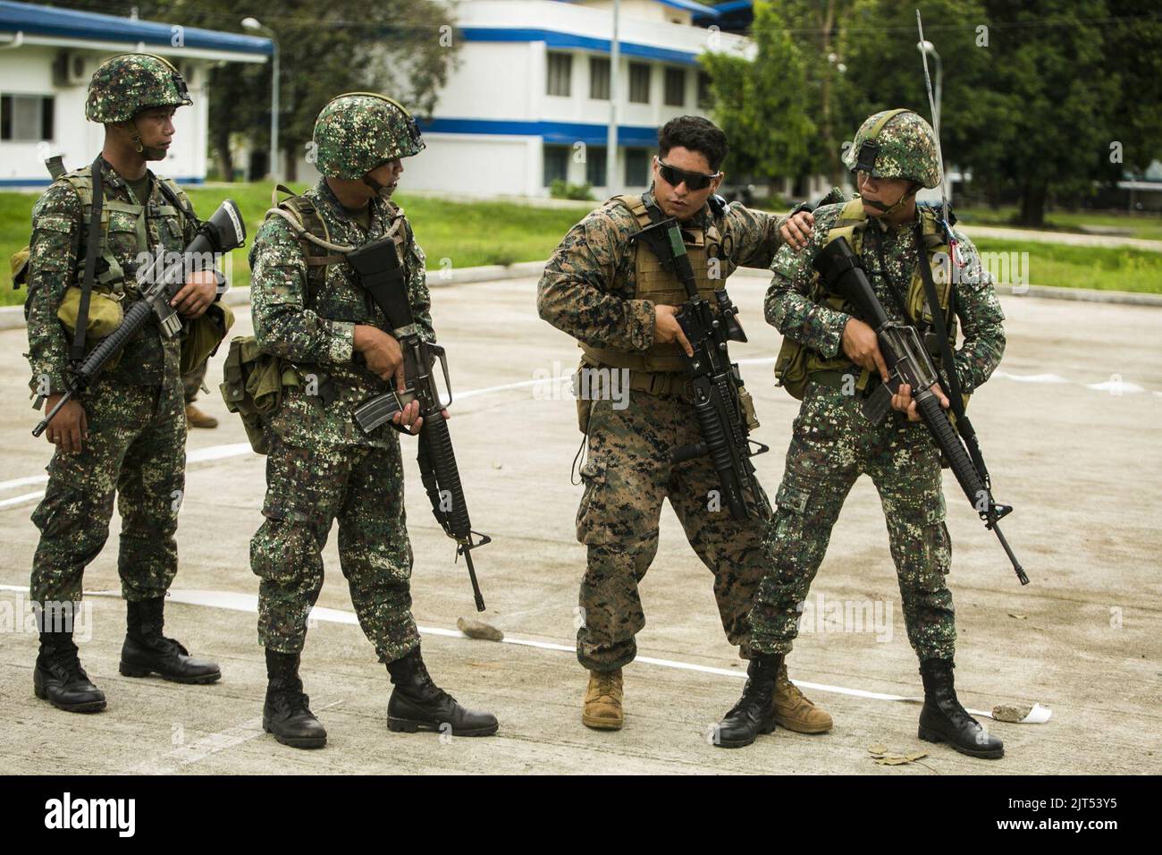 U.S. Marines train Philippine Marine Corps Stock Photo - Alamy