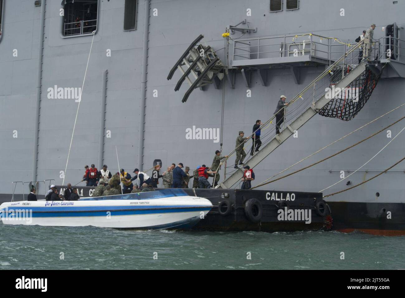 U.S. Navy boatswain's mates assigned to the amphibious assault ship USS ...