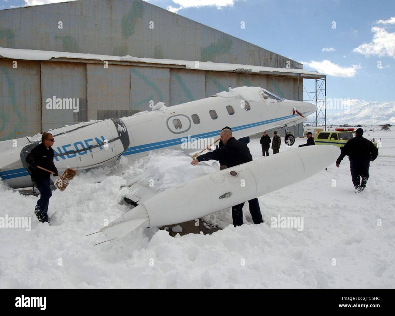 U.S. Navy C-21A Learjet in snow Stock Photo - Alamy