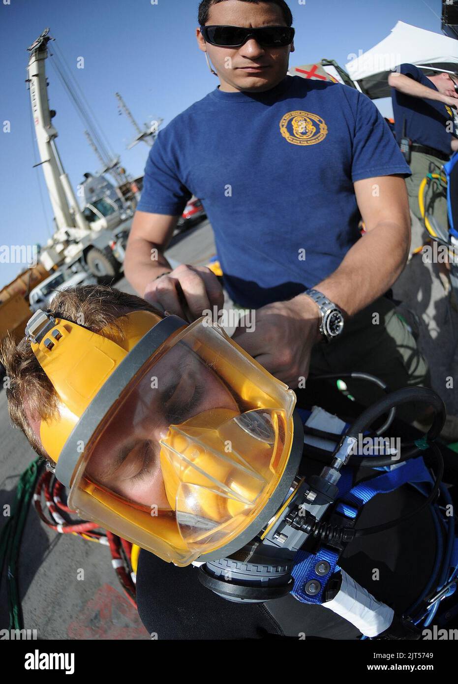 U s navy diver 1st class hi-res stock photography and images - Alamy