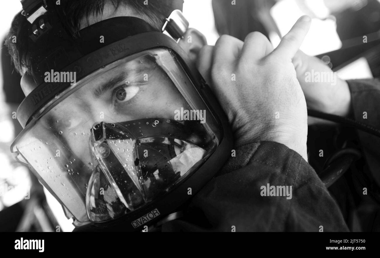 U.S. Navy Diver 2nd Class assigned to Mobile Diving and Salvage Unit 1 ...