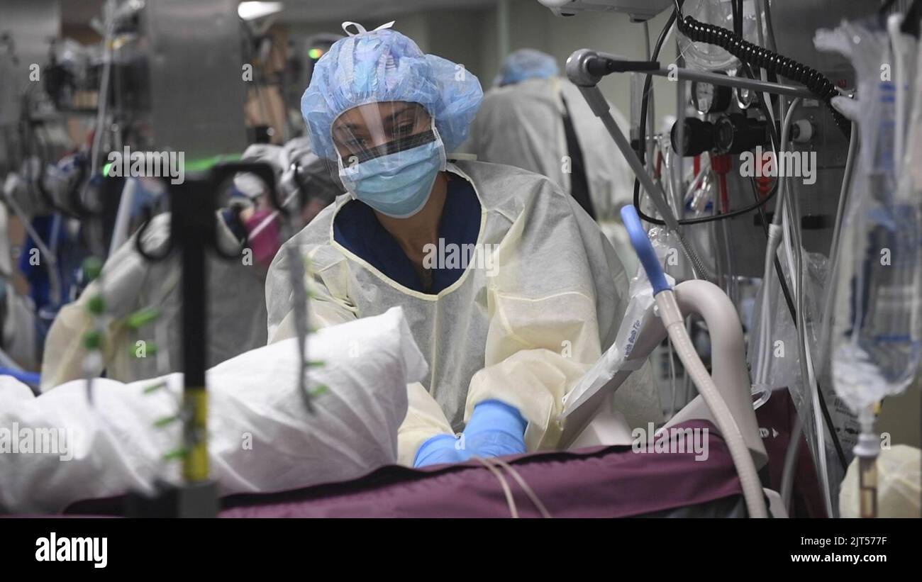 U.S. Navy Doctors, Nurses and Corpsmen Treat Patients in the ICU Aboard ...