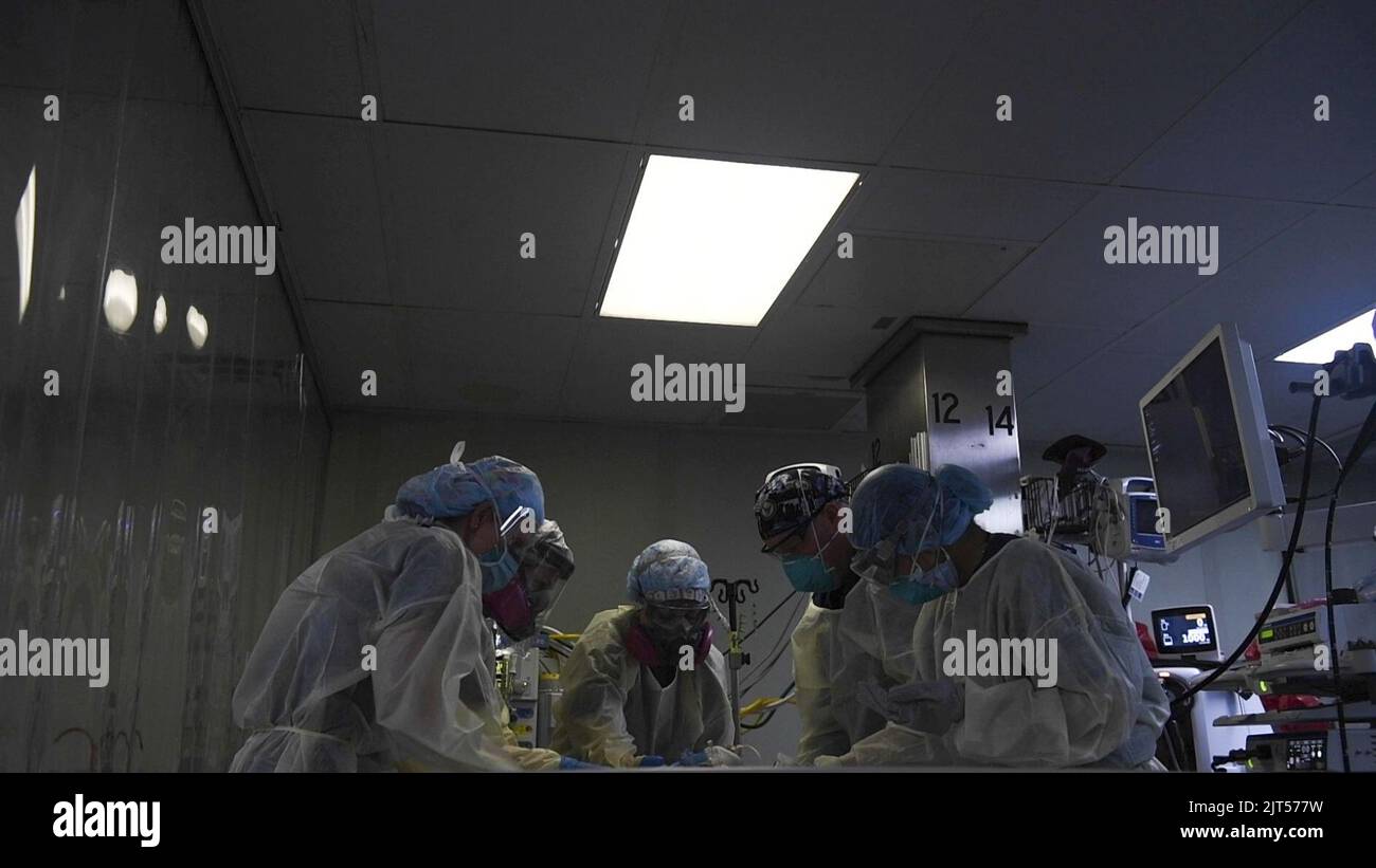 U.S. Navy Doctors, Nurses and Corpsmen Treat Patients in the ICU Aboard ...