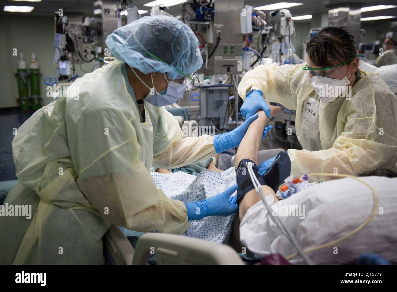 U.S. Navy Doctors, Nurses and Corpsmen Treat COVID Patients in the ICU ...