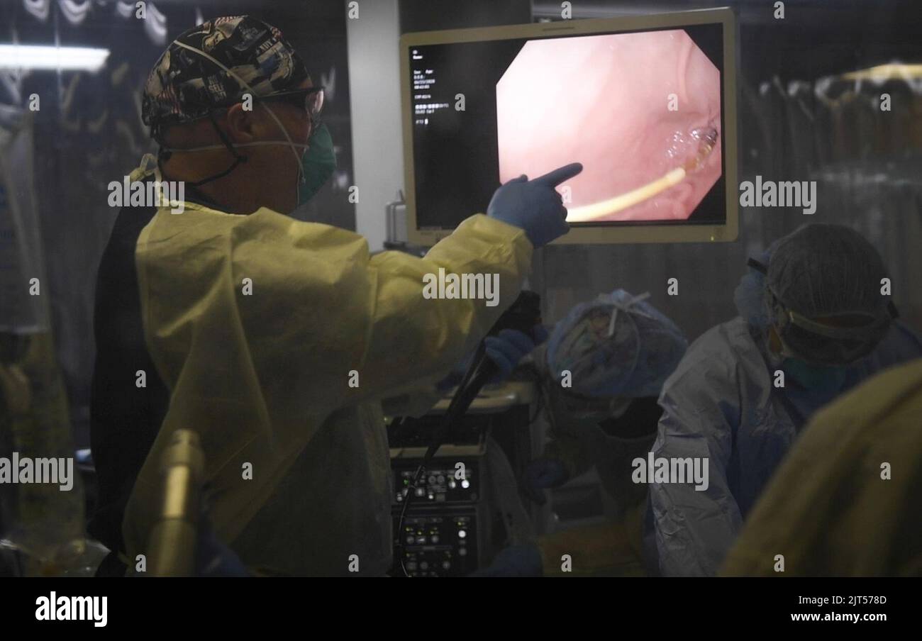 U.S. Navy Doctors, Nurses and Corpsmen Treat Patients in the ICU Aboard ...
